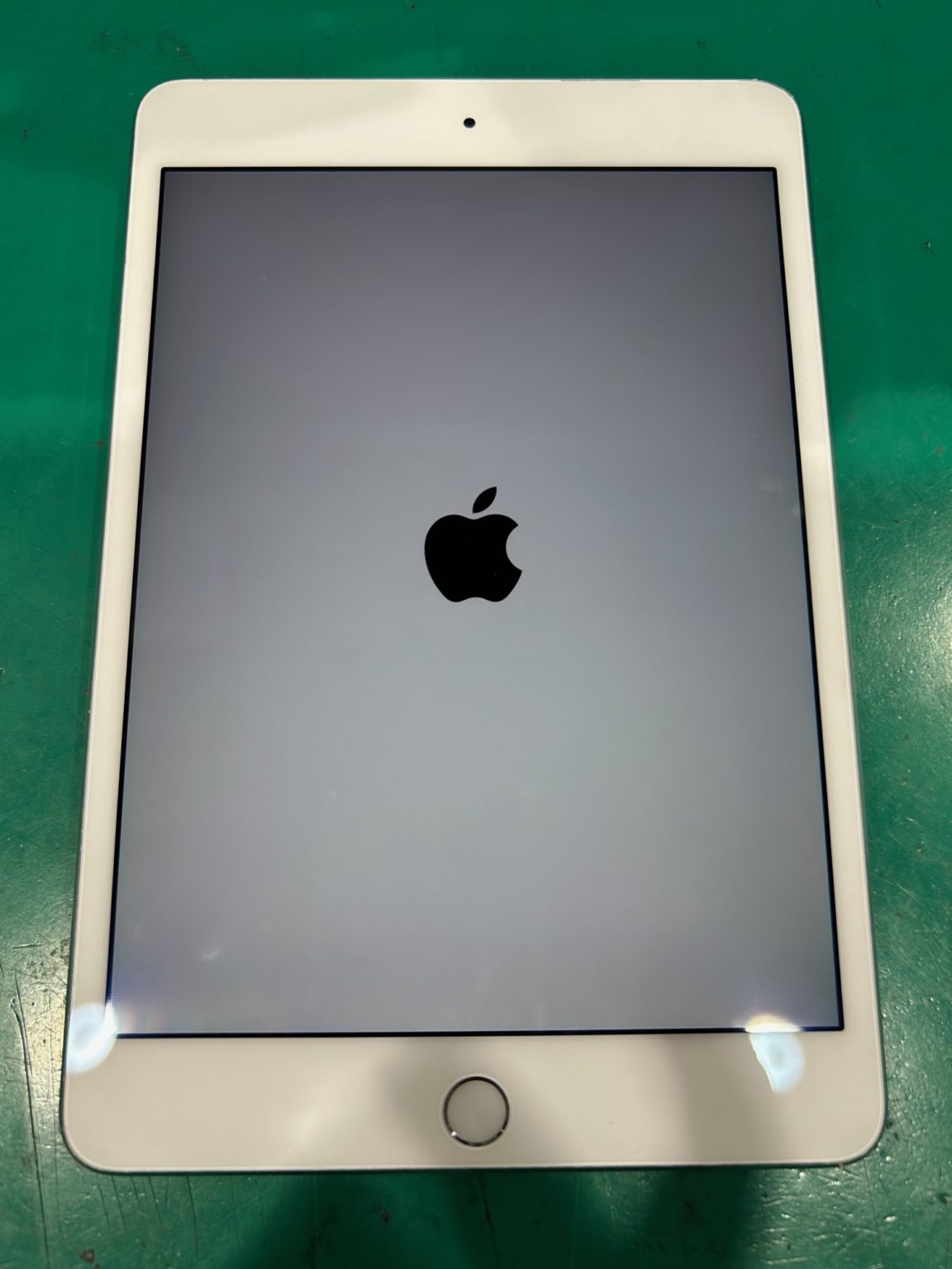 iPadmini4の画面交換を承りました！ | iPhone修理アイサポ 修理事例