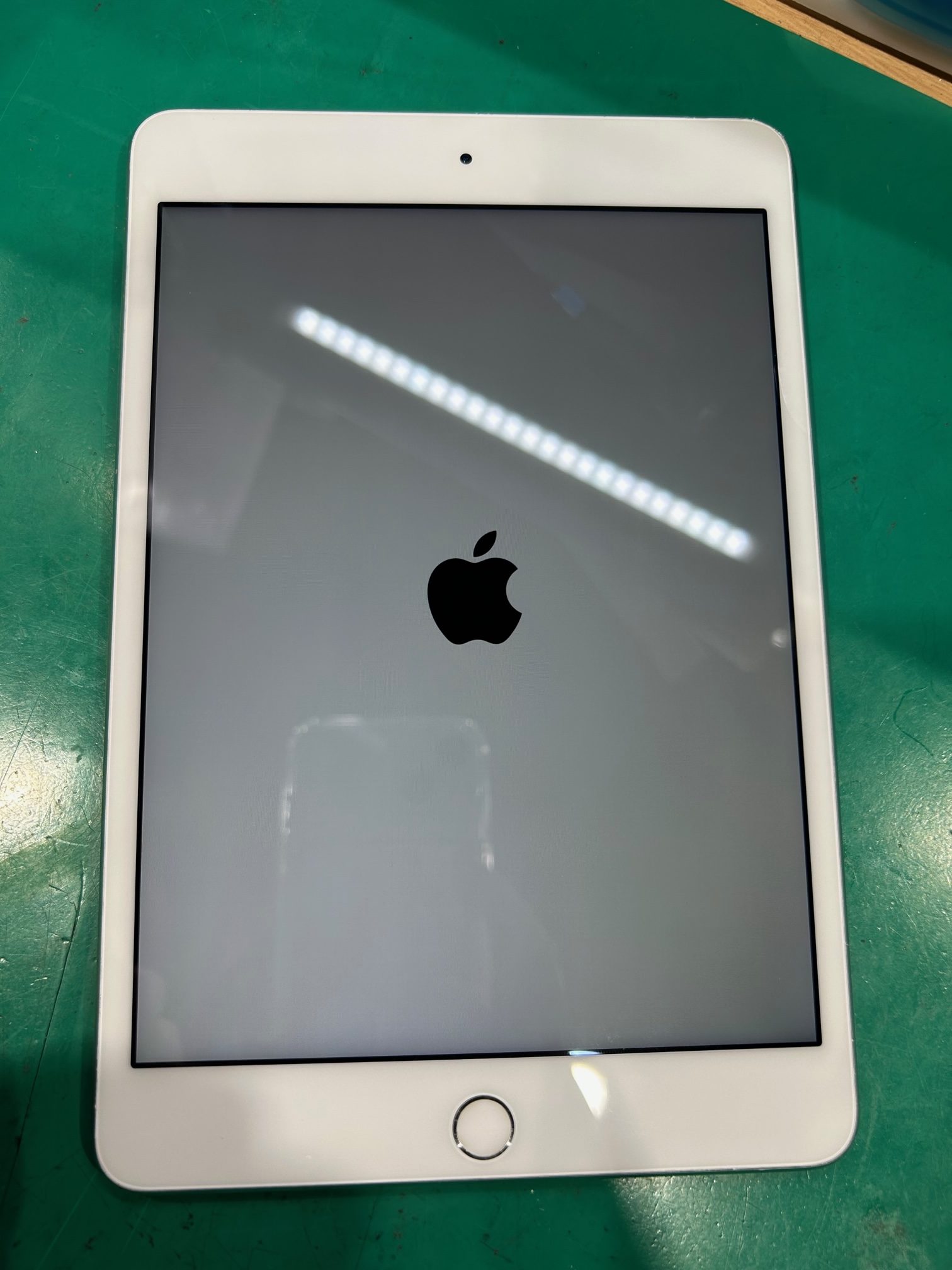 iPadmini4の画面交換を承りました！ | iPhone修理アイサポ 修理事例